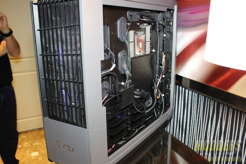 EVGA @ CES 2016: Gaming Case, Quick-disconnect Expandable AIO, High-End ...