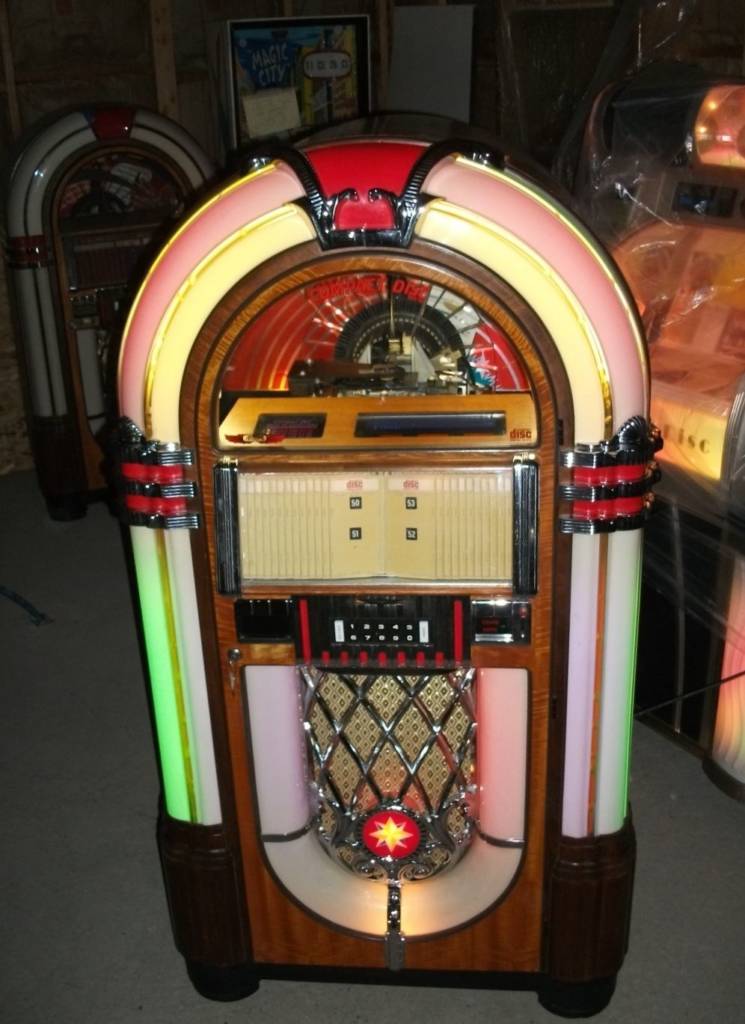 EVGA Jukebox Case Mod - Modders Inc