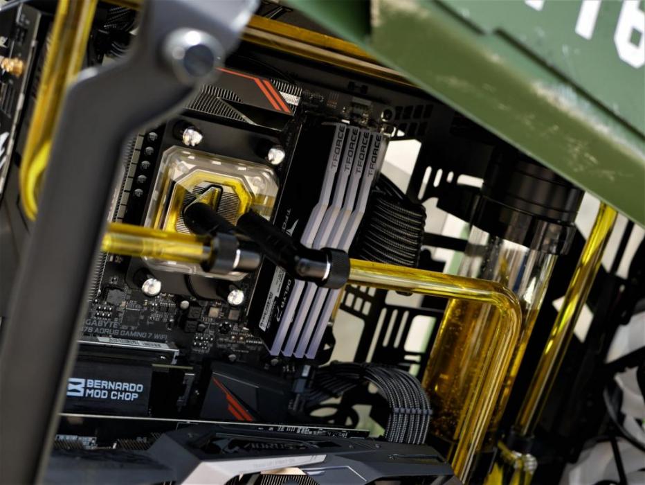 Thermaltake AH T600 Case Mod Apache - Case Mod Monday - Modders Inc