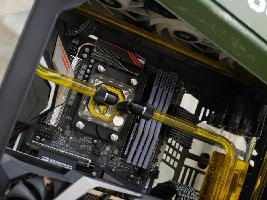 Thermaltake AH T600 Case Mod Apache - Case Mod Monday - Modders Inc